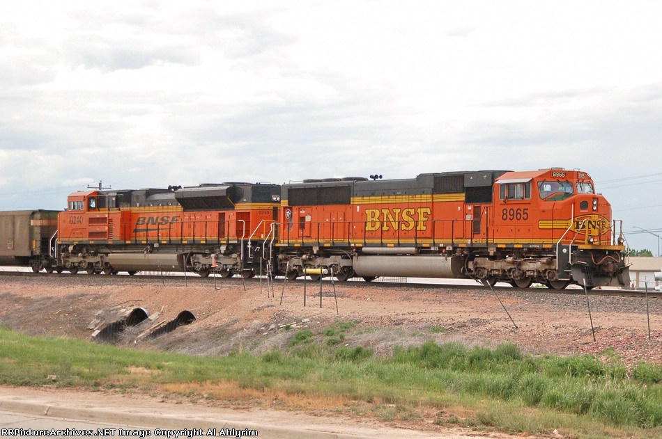 BNSF 9240 & BNSF 8965